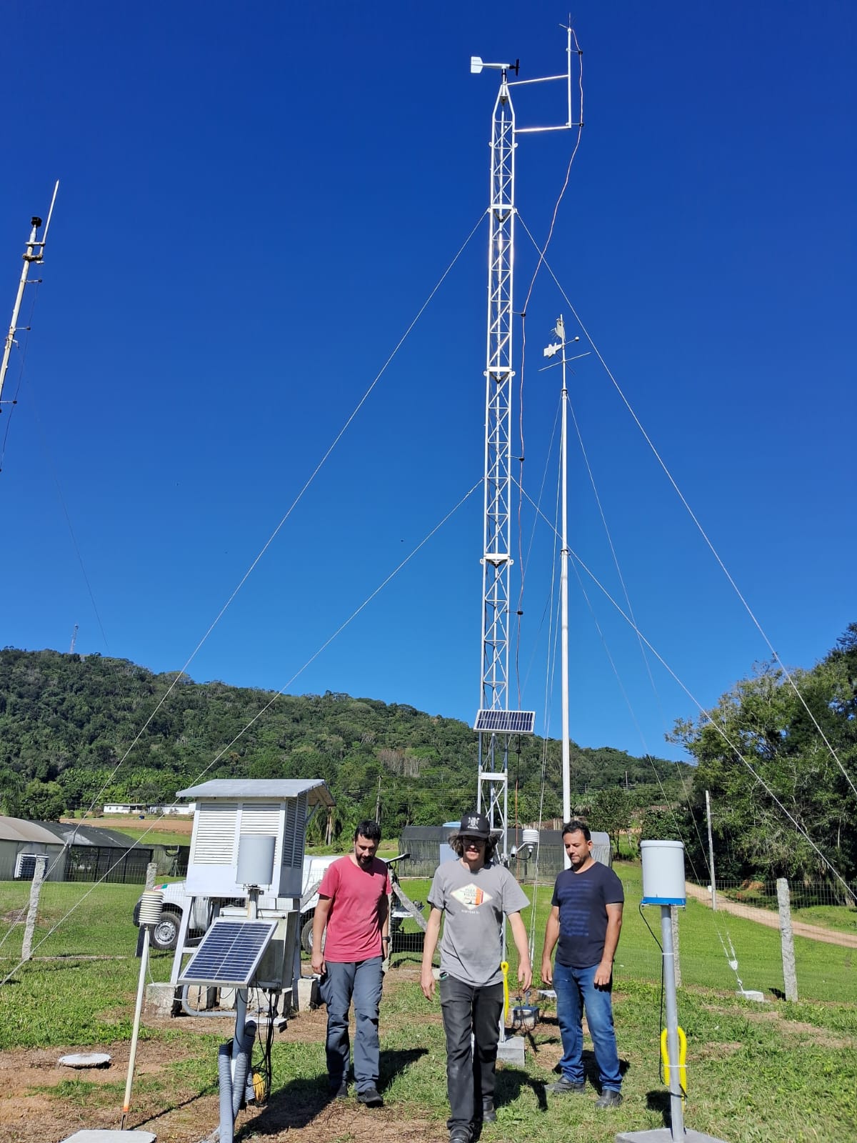A Epagri/Ciram instala mais uma Estação Meteorológica completa de ...